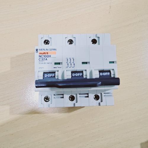 Jual mcb Merlin Gerin. MCB 3phase 3pole NC100H, 3P, 40p C32A - Kota Palembang - Tiga saudara ...