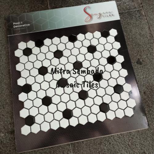 Jual Mosaic Dekorasi Lantai Kamar Anak Mosaik Merk Singres Type MINI HEXAGONAL BLACK ON WHITE ...