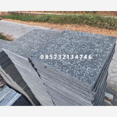 Jual Batu Granit Hitam Bakar 40x40x2cm - Kab. Tulungagung - KARYA STONE ...
