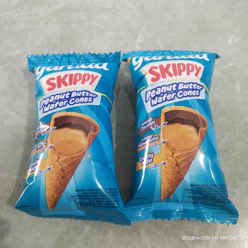 Jual wafer cone isi kacang dan coklat compound peanut butter wafer ...