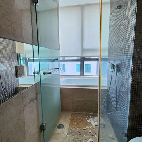 Jual jasa pemasangan kaca shower kamar mandi, dengan kaca tempered 10mm ...
