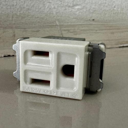 Jual Stop Kontak 110V 3 Pin Kaki 3 Panasonic WN 1101 WN1101 Made in ...