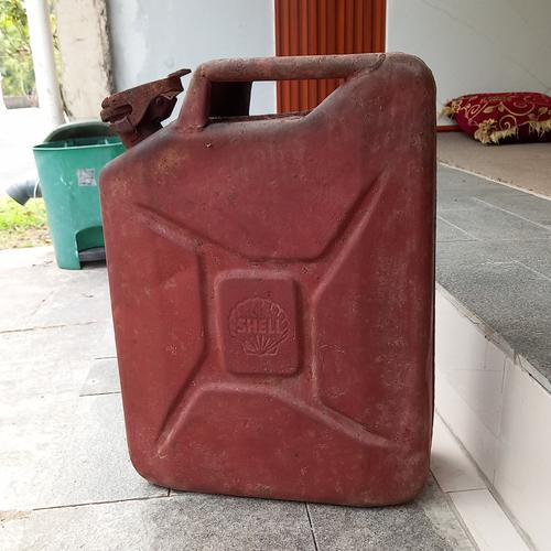Jual jerigen besi shell jadul jerrycan 20 liter tidak bocor jeep willys ...