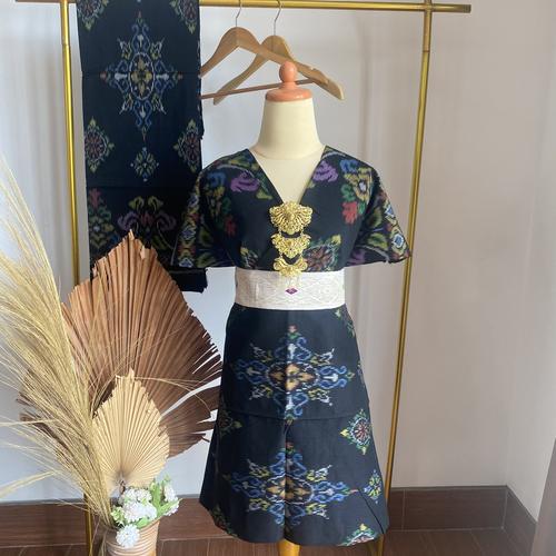 Jual KAIN TENUN ENDEK MOTIF PATRA CAKRA WARNA DASAR HITAM - Kab. Badung ...