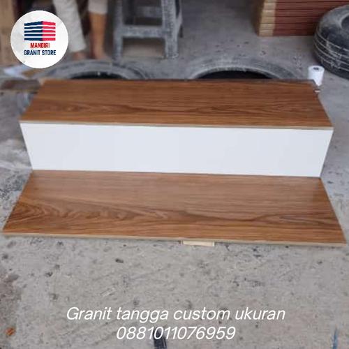 Jual granit keramik tangga motif kayu model kombinasi dinding putih ...