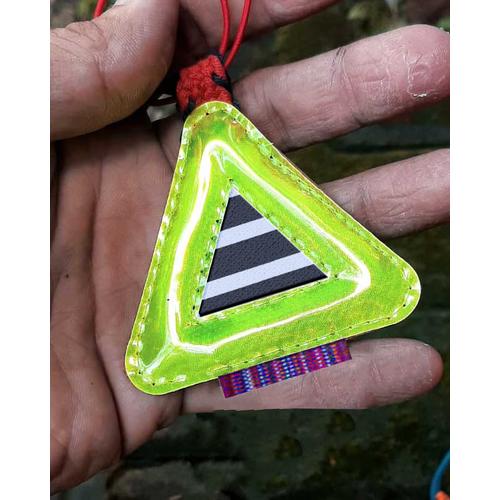 Jual TRIANGLE REFLECTOR SEPEDA / REFLEKTOR SEGITIGA WARNA - Small ...