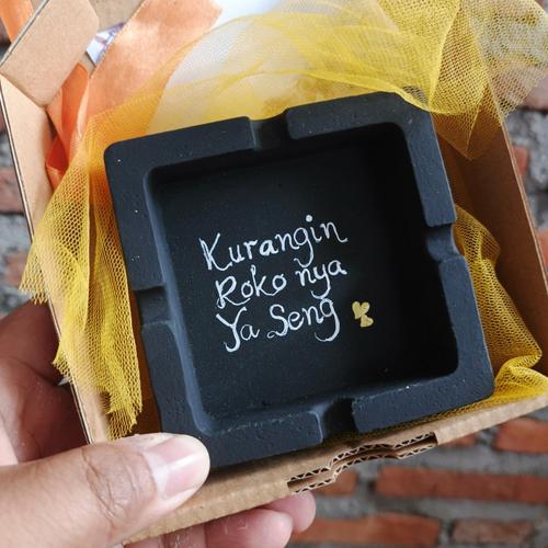 Promo Asbak Custom kata-kata pada asbak Kotak Hitam Cocok untuk Kado ...