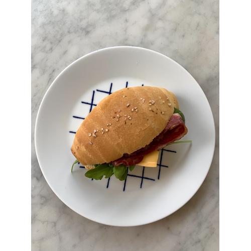 Jual Cracked Salt Bread Garlic Butter & Smoked Beef - Roti Salt Bread ...