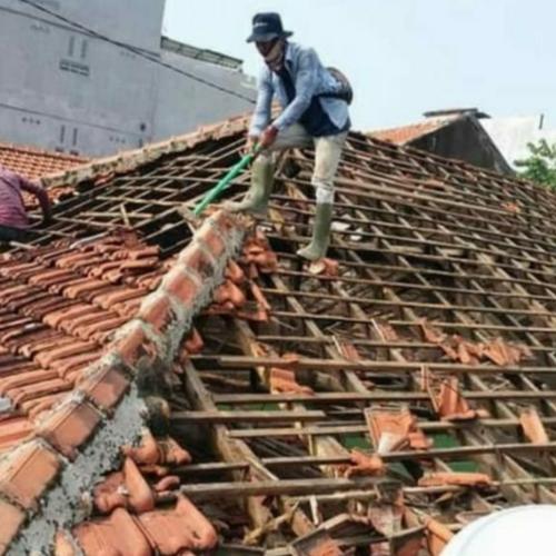 Jual bongkar atap lama pasang atap baru genteng beton terpasang - Kab ...