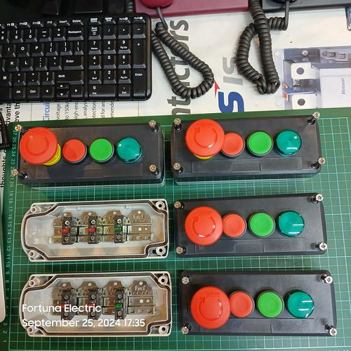 Jual Schneider Control Box isi Emergency Stop Start NC NC NO Pilot Lamp ...