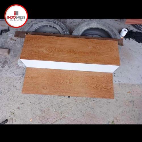 Jual granit tangga motif kayu 30x100+20x100 kombinasi dinding putih per ...