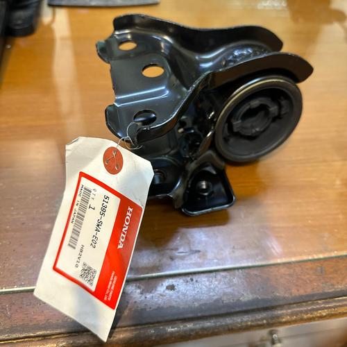 Jual Honda Genuine 51395-SWA-E02 Bushing Arm Bawah Kanan Honda Crv 2007 ...