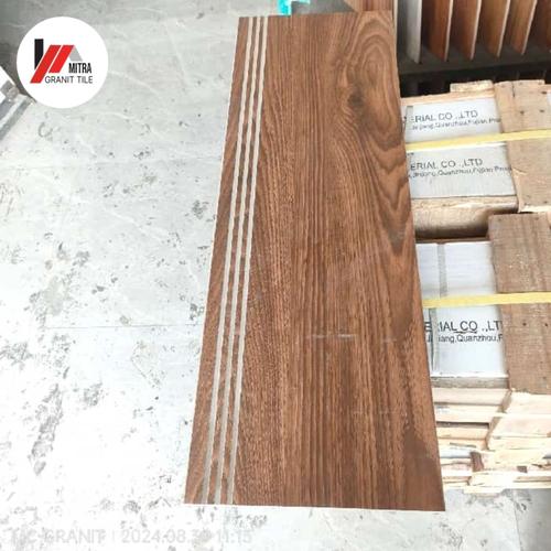 Jual keramik/granit tangga motif kayu ukuran 30x90 30x80 custom ukuran ...