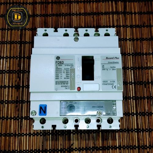 Jual Mccb Circuit Breaker Record Plus GE FD63 4 Pole 32 Ampere 25 Ka ...