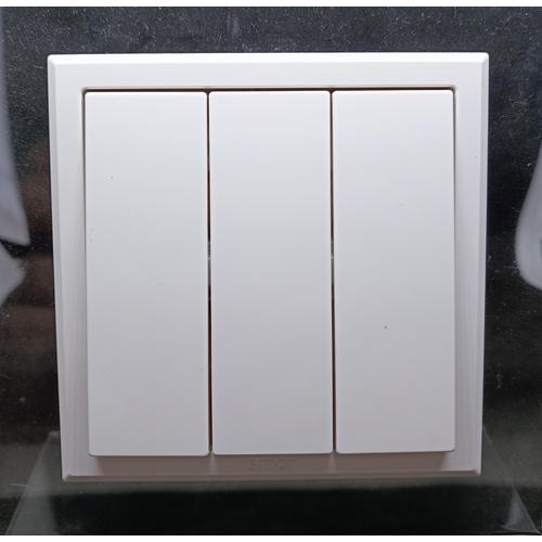 Jual SIMON E3 WHITE SAKLAR TRIPLE 3 GANG 1 WAY SWITCH - Jakarta Utara ...