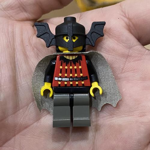 Jual Lego minifigure castle kingdom bat lord vintage cape sep24 ...