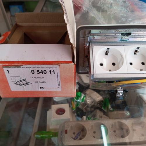 Jual stop kontak lantai merk legrand 054011 4 module - Kota Bandung ...