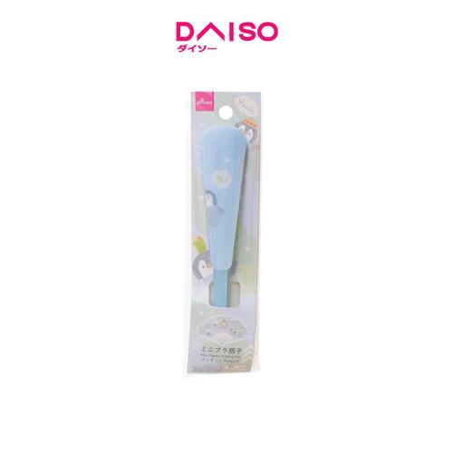 Jual Daiso Mini Plastic Folding Fan - Penguin - Jakarta Selatan - Daiso ...