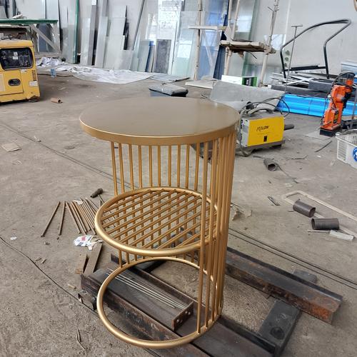 Jual Meja pojok bulat bahan besi warna gold/Side table bulat besi gold ...