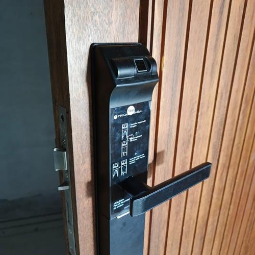 Jual Yale YDM7116A Smart Door Lock Original Garansi Resmi - Hitam ...