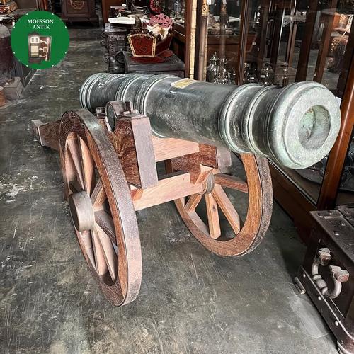 Jual Meriam Perunggu VOC Belanda dengan Stand Roda Kayu Besi Antik ...