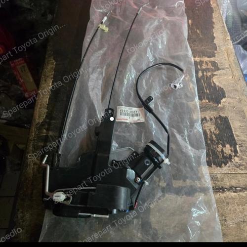 Jual Door Lock Depan Kanan Land Cruiser VX100 Cygnus Lexus LX470 69030 ...