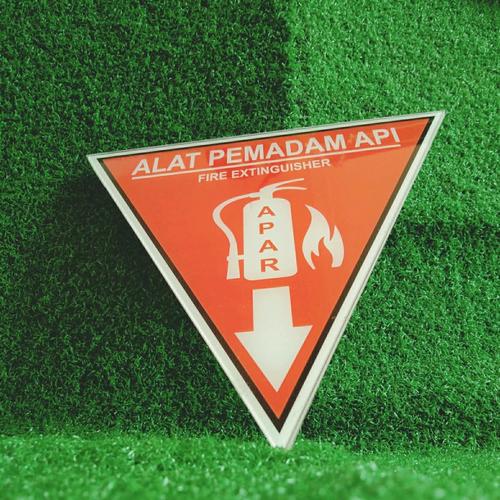 Promo Sign Rambu Akrilik Segitiga APAR List Hitam - 15x15 cm - Jakarta ...