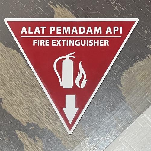 Jual Segitiga APAR Akrilik Acrylic sign ukuran 20 x 17 cm - Jakarta ...