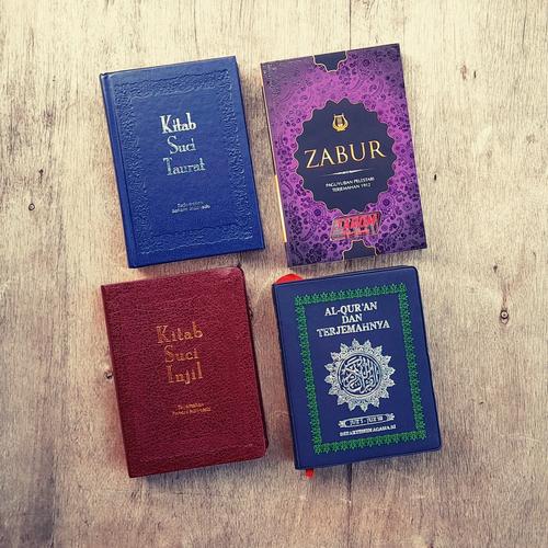 Jual Kitab Suci TAURAT, ZABUR, Perjanjian Baru (INJIL), & AL- QUR`AN ...