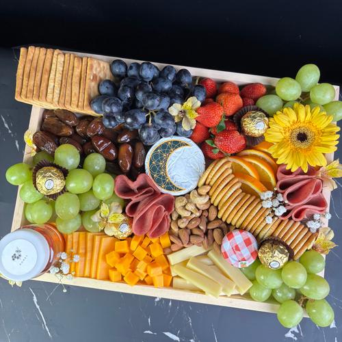 Promo Cheese Fruit Platter Eid Fitr Hamper | Charcuterie Board Ramadan Lebaran Jakarta by Le ...