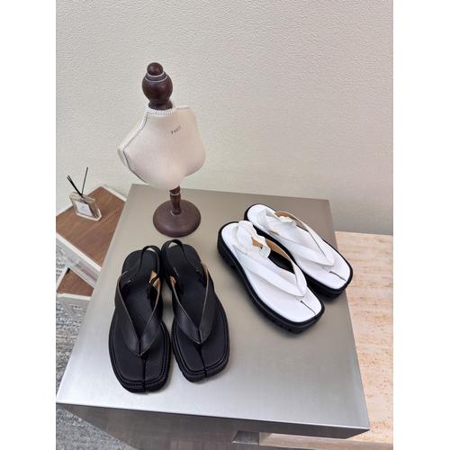 Jual Sandal Maison Mxx Tabi Platform Sandal - Kota Surabaya - Yur Lux ...