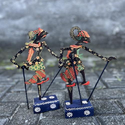 Jual Sepasang Miniatur Wayang Kayu Batik Pajangan Souvenir Oleh Oleh ...