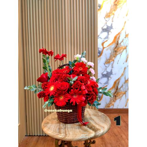 Jual Rangkaian Keranjang Bunga Mawar Asli Basket Fresh Flower Rotan ...