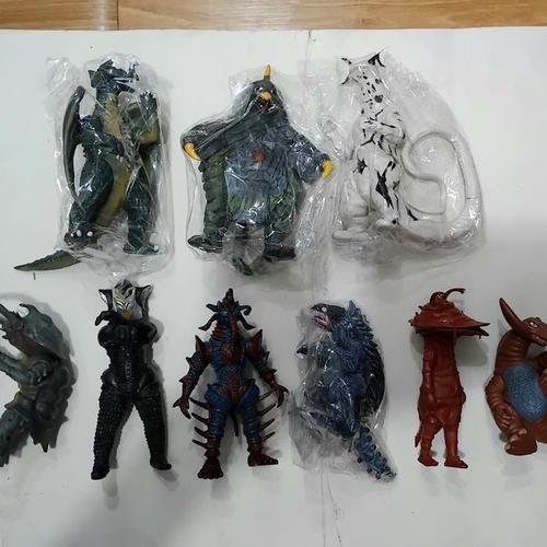 Jual monster ultraman kaiju figure - ulta monster kaiju - musuh ...