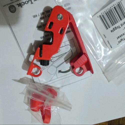 Jual Master Lock 493B Grip Tight Circuit Breaker Lockout - Jakarta ...