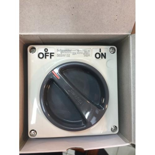 Jual ISOLATING SWITCH CLIPSAL/SCHNEIDER 32A ISOLATING SWITCH SCHNEIDER ...