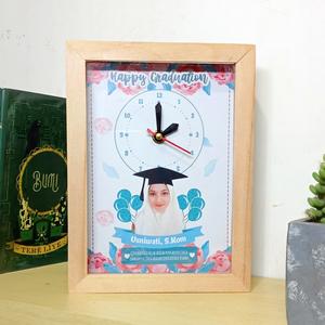 Jual Hadiah Ulang Tahun 2D Jam Custom Foto Graduation + Bingkai kayu ...