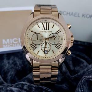 Jual JAM TANGAN PRIA RANTAI MICHAEL KORS MK5605 GOLD - Kota Surabaya ...
