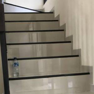 Jual Stair nosing karet hitam polos panjang 4 meter - Jakarta Timur ...