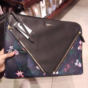 Jual CASE LAPTOP TYPO BLACK FLOWER 15 inch - Jakarta Utara - Carla ...