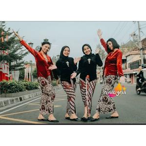 Jual Set Kebaya + Jarik, Warna dan Motif Lengkap - Jakarta Barat - Yuli ...