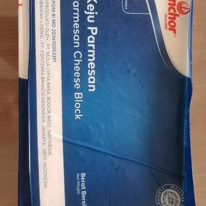 Jual PARMESAN CHEESE BLOCK ANCHOR 800 GR / KEJU PARMESAN BLOK ANCHOR ...