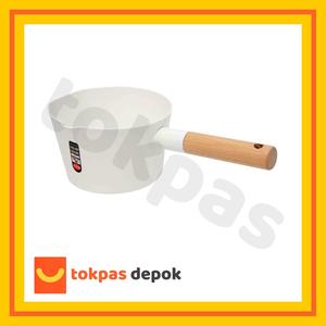 Jual Gayung Mandi Putih Minimalis Gagang Kayu Aesthetic / Dipper With ...