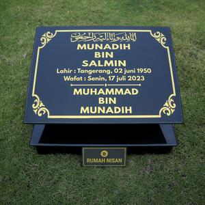 Jual BATU NISAN KUBURAN MAKAM BESAR GRANIT HITAM - PACKING KAYU ...