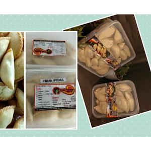 Jual pastel mini ukuran besar dan kecil frozen dua varian pedas dan ...