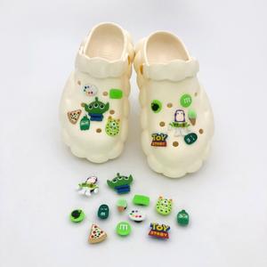 Jual (Set isi 12Pcs/10Pcs) Pin Sandal Crocs Jibbitz Cewek Hiasan Sendal ...