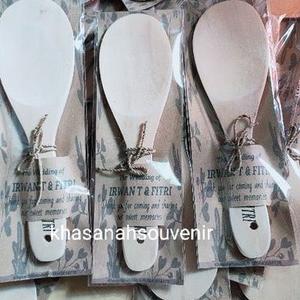 Jual souvenir centong kayu sablon nama kemas papercraft custom ...