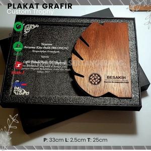 Jual Plakat Grafir - Costum trophy penghargaan Box - Souvenir Hadiah ...