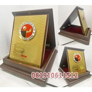 Jual PLAKAT KAYU BOX PLAT KUNINGAN PLAT GRAFO VANDEL BOX KAYU - Jakarta ...