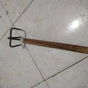 Jual Garuk Tanah Kecil Gagang Kayu | Garpu Besi Rumput - Kota Surabaya ...